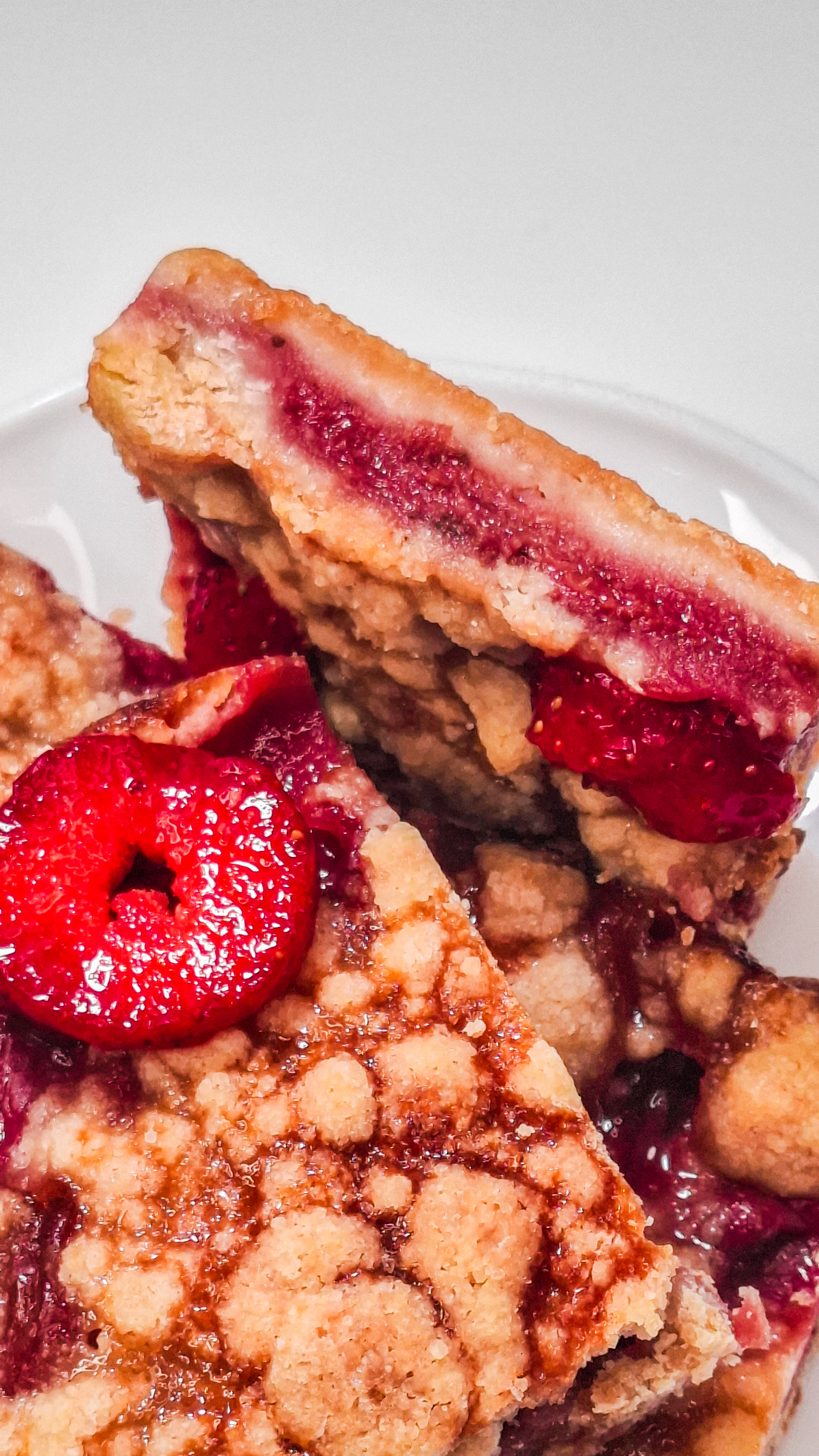 Insanely Good Strawberry Bars Recipe. - The Perfect Cake Idea