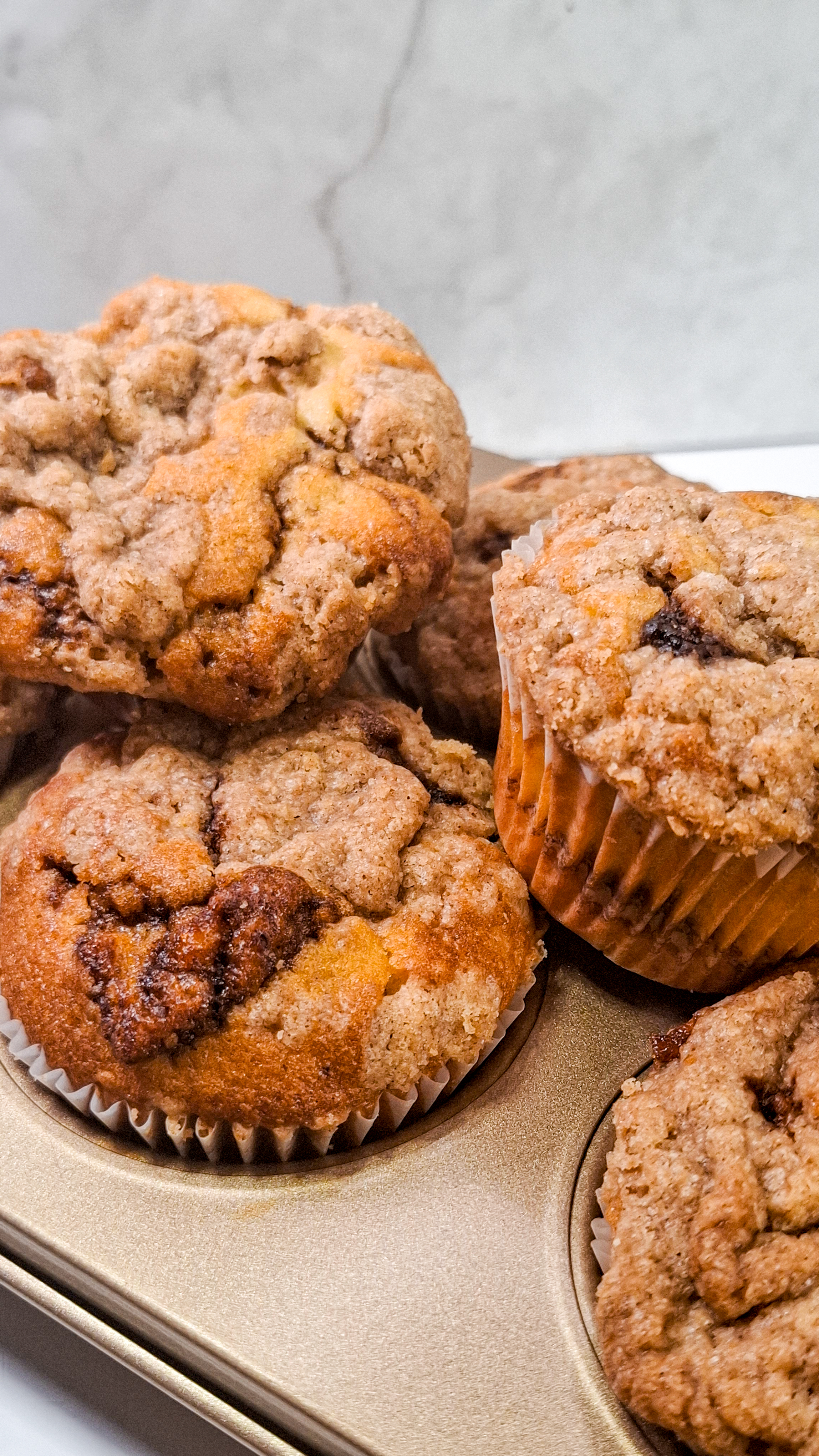 Insanely Good Coffee Cake Muffins. - The Perfect Cake Idea